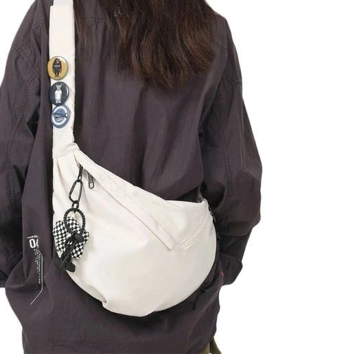 商品説明素材 ナイロン生産国 中国サイズ [縦]約23cm×[横]約41cm×[マチ]約7cm※サイズは当店平置き実寸サイズです。実際のサイズと多少の誤差が生じる場合がございます。ご了承ください。重量 約350g注意点 ★バッグ単品★チャー...