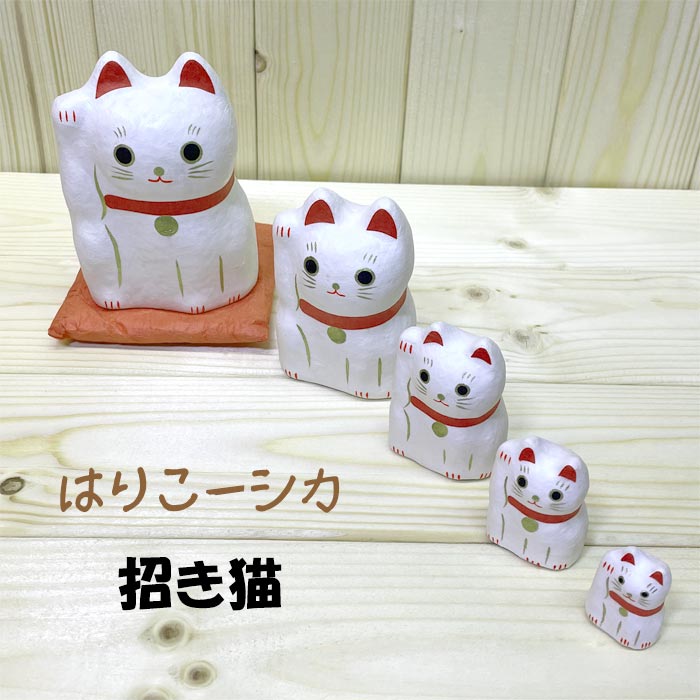 商品情報サイズ（大）：正面幅7.8×高さ11.5×奥行7.3cm座布団：10×10主素材紙生産国ベトナム※張り子製品は紙で出来ています。その為、強く力を加えると破損する恐れがあります。※濡れた手で触ったり、製品どうしを強くこすると塗装が落ち...