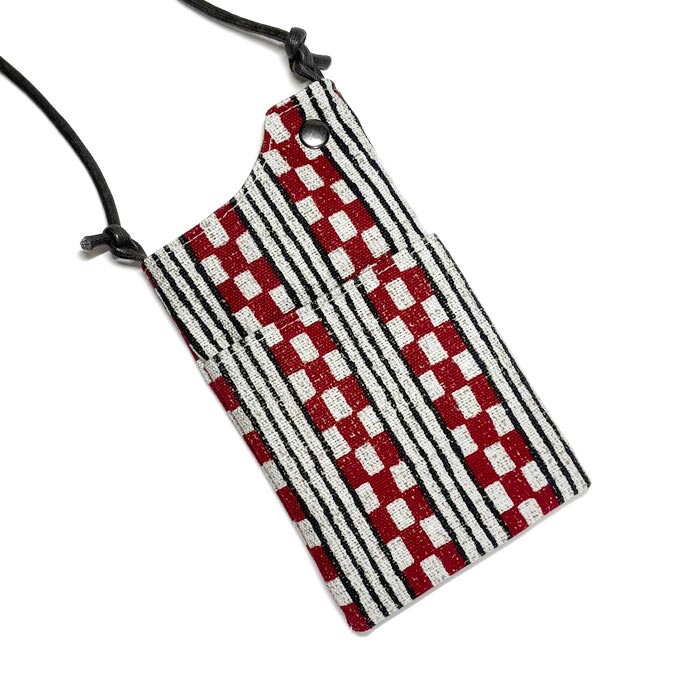 商品情報サイズ本体：（約）縦18.5（15.5）x横10cm紐の長さ：（約）140cm素材表地：綿内生地：ナイロン生産国日本※内生地とカラビナを留める生地の色は、その都度、異なる場合がございます。ご了承くださいませ。※生地の取り方により1点...