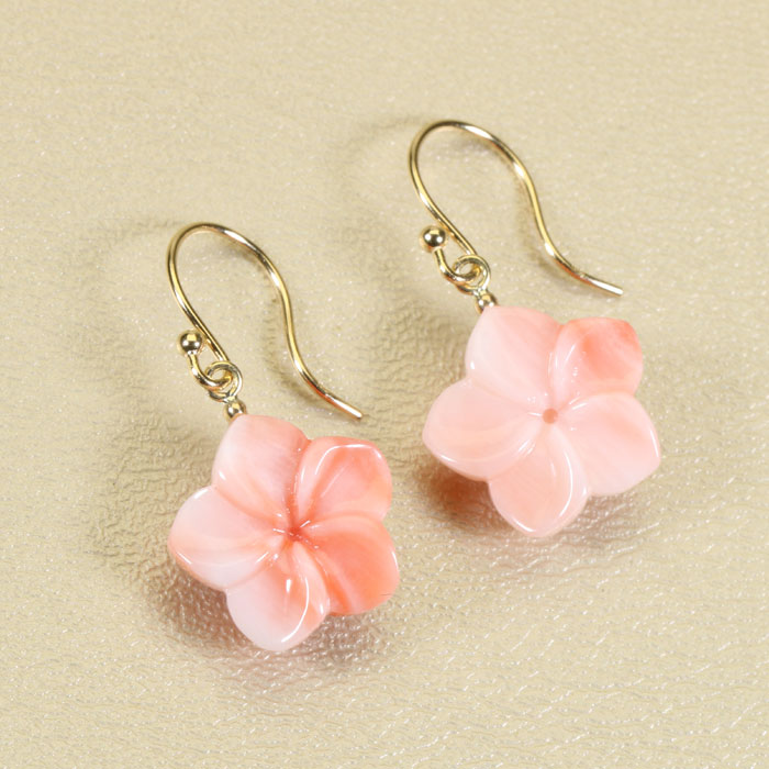 深海 ピンク 珊瑚 プルメリア ピアス サイズ 【全体】横11mm×縦22mm 【サンゴ】11mm×11mm（対角線） 【ピアス針】直径0.6mm 　　　　　　 重さ 1.7g 金具素材 K18YG　イエローゴールド 珊瑚種類 深海珊瑚　ミ...