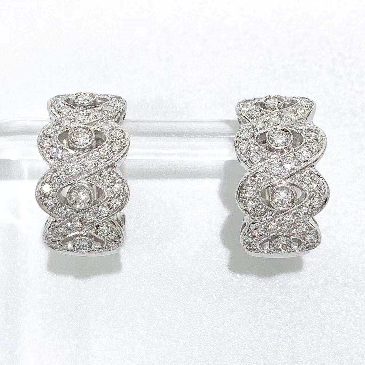 商 品 詳 細 ジャンル ピアス ブランド CHIMENTO キメント 素材 K18WG 石目 ダイヤモンド 重量 約10.7g サイズ 約19mm*14mm 付属品 なし 全体のキズ 汚れ わずか 全体の使用感 わずか 注意事項 モニター...