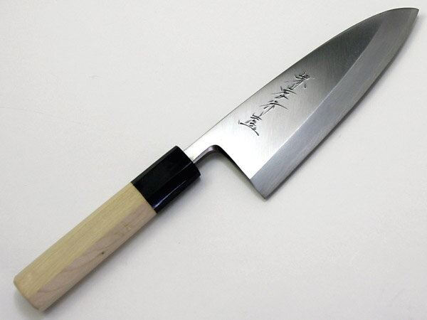 サイズ（cm）15 全長（mm）290質量（g）240背厚（mm）7.0※メーカー希望小売価格はメーカーカタログに基づいて掲載しています。（カタログ表示価格は消費税が含まれていません）※庖丁の表示サイズは、マチ付庖丁は刃先からマチまで、 マ...
