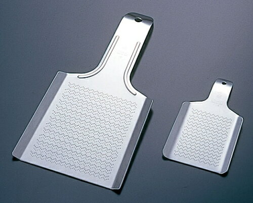 サイズ小底辺×長さ(取手除く)×全長(mm)100×100×180質量(kg)0.14※メーカー希望小売価格はメーカーカタログに基づいて掲載しています。(カタログ表示価格は消費税が含まれていません)●サメ吉で、すりおろされたわさびは、淡いク...