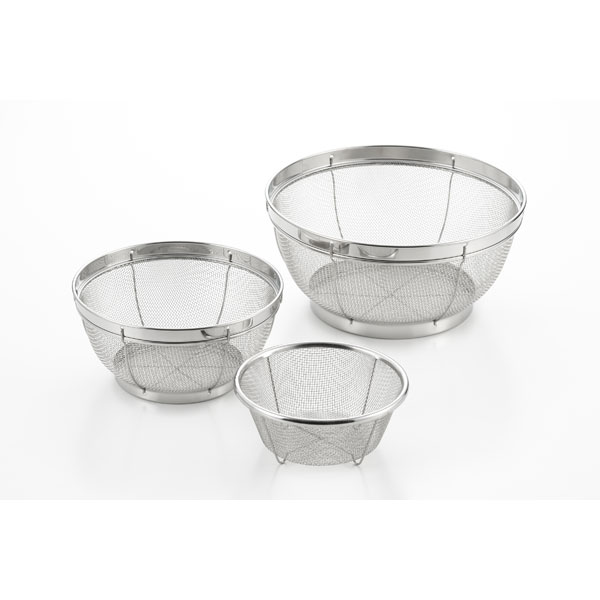 水切りが良く、お手入れも簡単なステンレス製ザルセット。アミはサビにくく耐久性に優れた18-8ステンレスを使用。お手入れ簡単な使い勝手の良い3サイズセット。新潟県燕三条製。●全長(mm):15cm/150、19cm/190、25cm/250●...