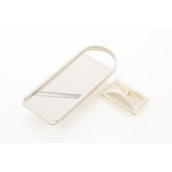 約1.0mm～約2.5mmまで7段階の厚さにスライスできます。毎日の調理をスピーディーに効率よく。専用の安全ホルダー付きで食材が小さくなっても安全に使用できます。●品番：SJ2957●本体サイズ（mm）：幅88×奥行220×高さ20●本体重...