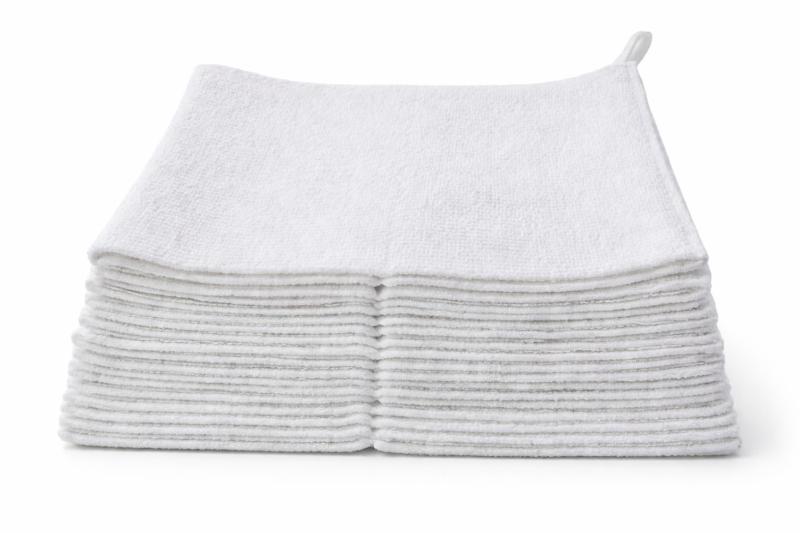 業務用ぞうきん20枚組 20cm×30cm素材：綿 100%サイズ：(約）20cm×30cm 重量(1枚)：約30g生産国：ベトナムお部屋のお掃除や車のお手入れなど色々使えて大活躍1パック20枚入りで業務用としておすすめです