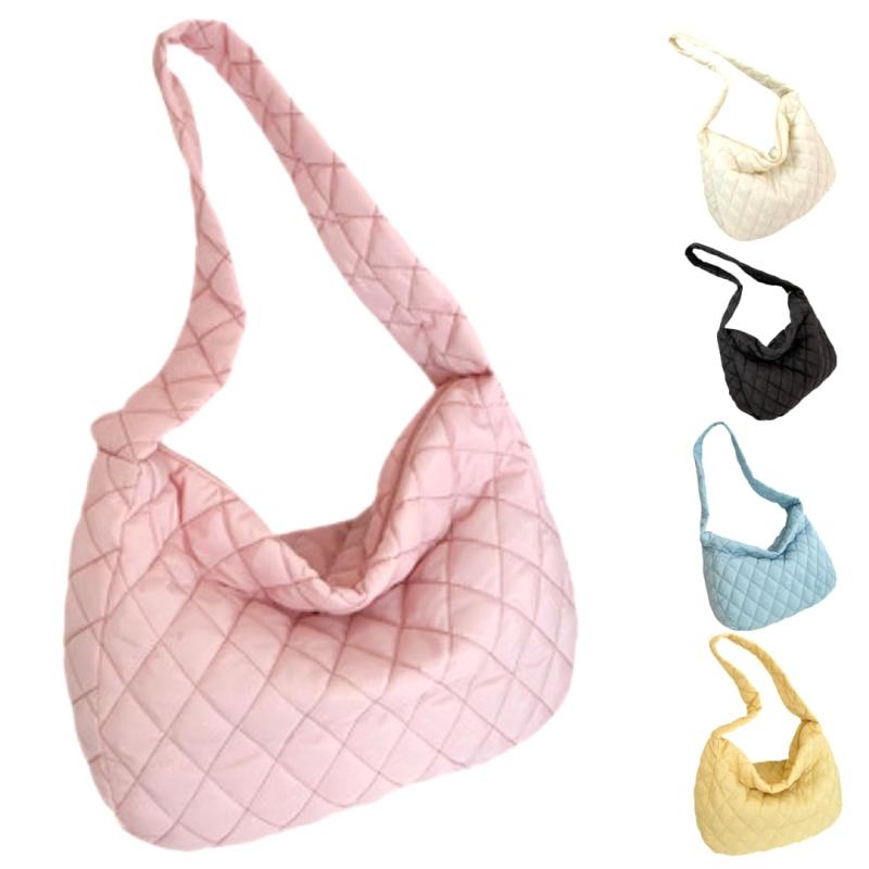 [RioSole] トートバック ルティングバッグ ショルダー 韓国 キ ブラック ふわふわ 肩がけ エコバック 大容量 ファッション トートバッグ 旅行 通勤 オールシーズン韓国風のキルティング。モコモコした見た目が素敵。大容量だけど軽量...