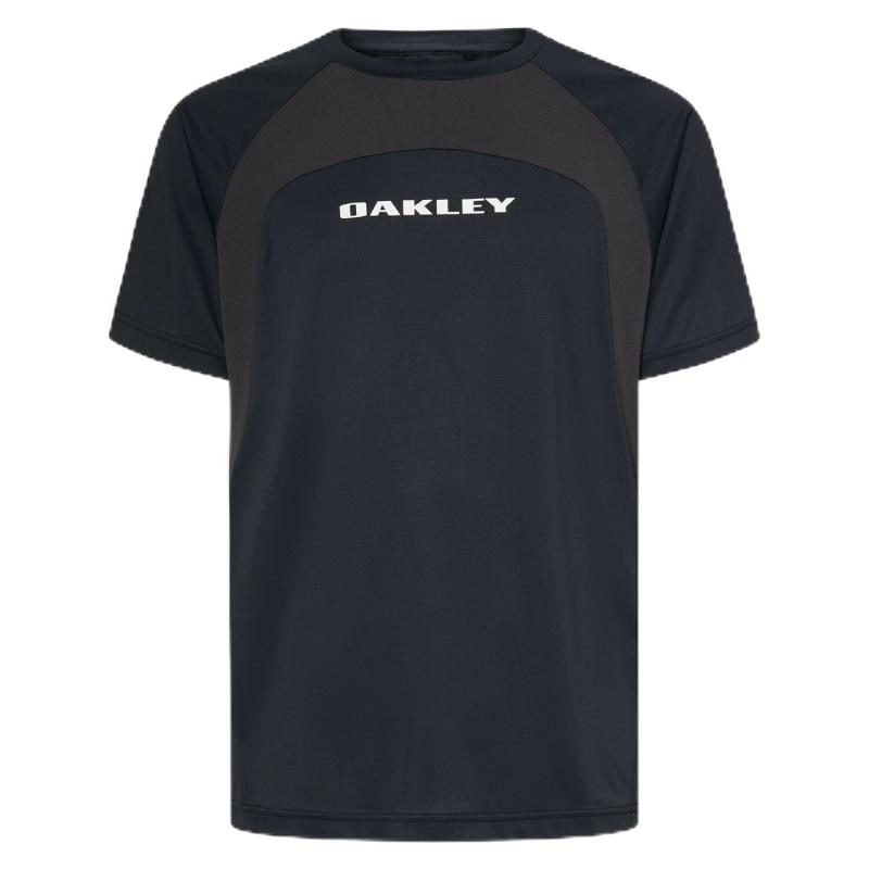 O-TECH COLD PERF SS CREW 3.0吸汗速乾性、伸縮性、接触冷感性を融合させる事で暑い夏のプレー時におけるパフォーマンスを極限まで引き出すO-TECH COLD シリーズウェア。特殊な繊維と設計により作られた素材は炎天下...