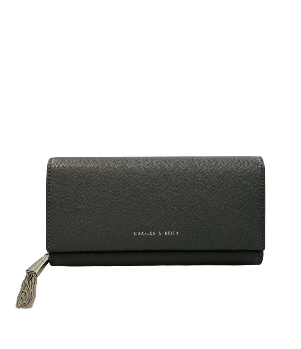 キーワード 出品日: 20250527 性別:ユニセックス ジャンル1:小物 ジャンル2:財布 シーズン:ALL（オールシーズン） カラー:グレー系 状態ランク: B ブランド:チャールズ＆キース ブランド: CHARLES＆KEITH サ...
