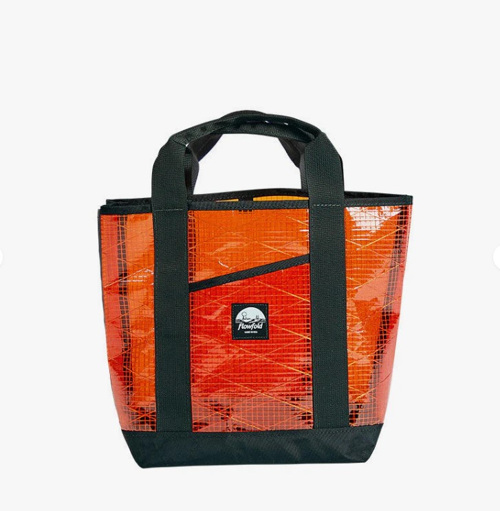 メーカー希望小売価格はメーカーサイトに基づいて掲載していますInfo Flowfold（フローフォールド） Recycled Sailcloth Porter Tote - 8L Tote Bag（RustSailcloth）| ffspt...