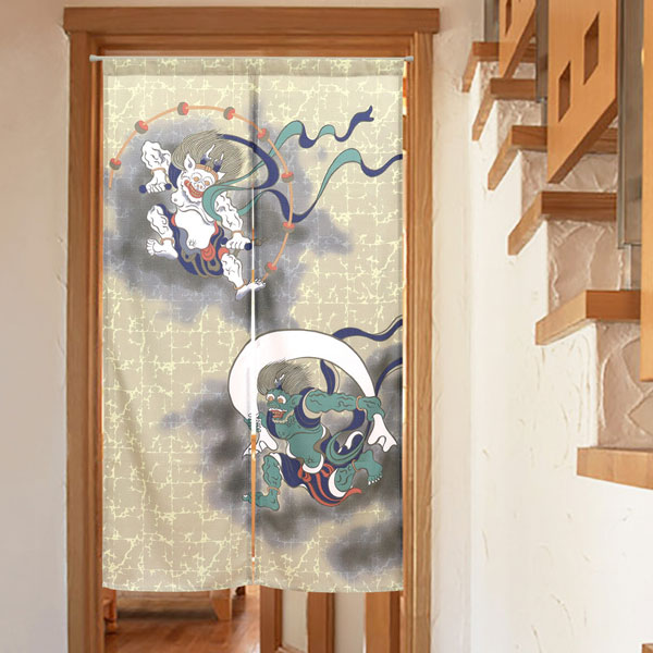 国内外で人気の和柄デザイン。 周囲と割れ目の部分が縫製されている『本縫い のれん』。 生地は柔らかく、さりげない透け感がある標準的なレース生地を 使用しています。 「のれん」の使い方はいろいろ！ 扉のない玄関土間、納戸、キッチンと部屋の境、...