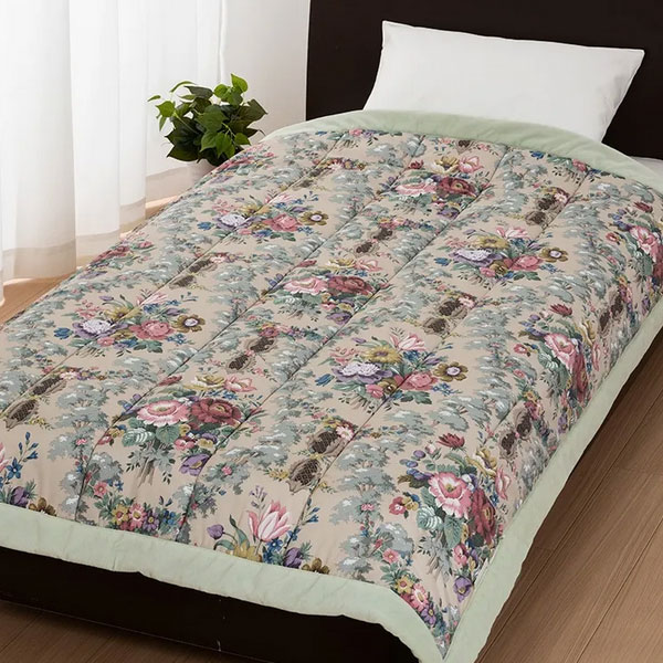 サンダーソンは1860年創業のイギリスを代表する王室御用達の総合インテリアブランドです。 エレガントで洗練されたフローラルデザインを中心に、自然を愛する心豊かなライフスタイルをご提案します。 長く愛されるローズシャトーデザインは、お部屋の雰...