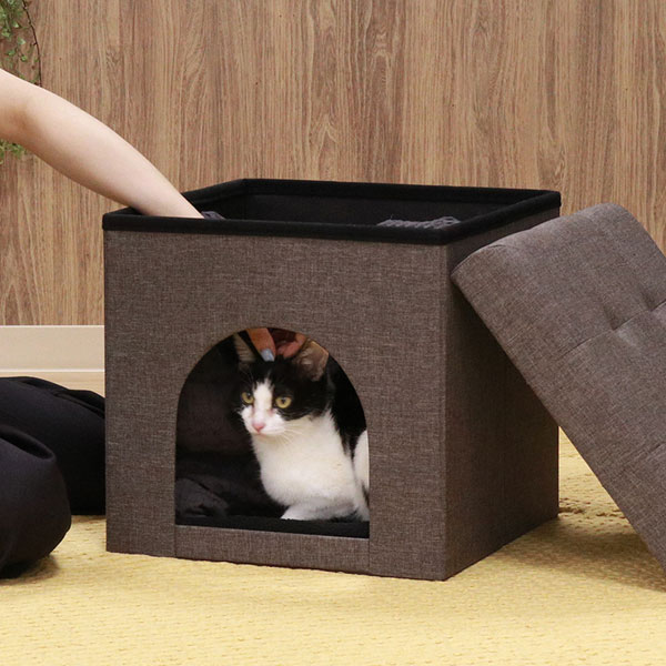 スツールにもなり、収納も可能。 使わないときは折りたたんで収納で、場所取らず。 全体：幅380 × 奥行380 × 高さ380 張り材：MDF/ポリエステル