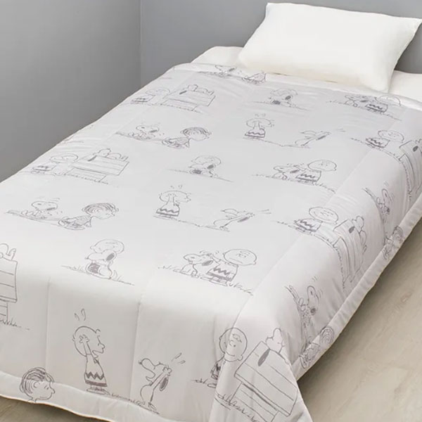 【HAPPINESS 大人かわいいスヌーピー】 何気ない幸せを描いた、大人も使いやすいシンプルでかわいいデザインです。 【冷房対策にぴったり 薄手の肌掛けふとん】 表面にはスヌーピーと仲間たちをシンプルなライン描きで表現した大人かわいいデザ...