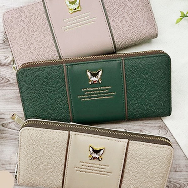 時空を旅するお人形"べべダヤン" ダヤンの元の飼い主リーマちゃんは、いなくなったダヤン恋しさに、 秘密の生地でお人形を作り"べべダヤン"と名づけました。 べべはある日、遠い遠いアルス（地球）から、はるばる時空を超えて わちふぃーるどへ。 そ...