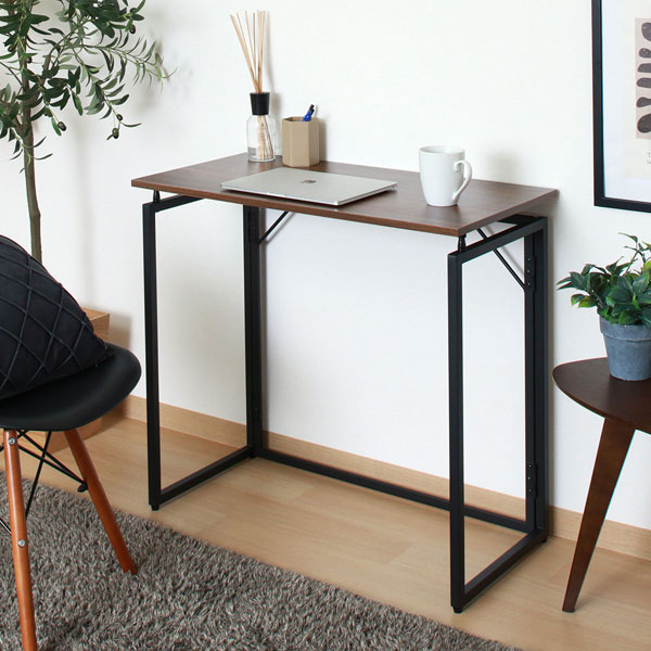 全体サイズ W800×D400×H720mm 甲板の表面材:合成樹脂化粧繊維板(塩化ビニル樹脂) 構造部材(脚部):金属(鋼) 表面加工(脚部):エポキシ樹脂塗装 使わない時はパタッと収納!折りたたみデスク 完成品