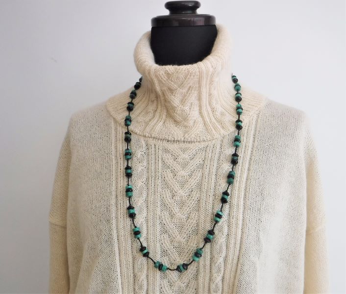 天然石は肌あたりがやさしく 肌の弱い方にも着けて頂きやすいネックレスです。 特別な日をもっとスペシャルにしてくれる そんなアクセサリー。 もちろん普段着にも♪ ◎ご希望の方にはPP袋に入れた後 写真の箱をお付けいたします◎ 生産国：タイ 長...