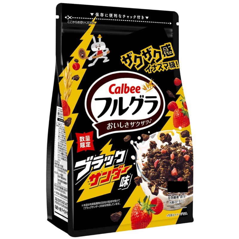 ビスケットのザクザク食感も楽しめるブラックなグラノーラにブラックサンダーのココアクッキーをトッピング。 フルグラとブラックサンダー両方のザクザク食感とおいしさを朝から楽しめるフルグラです。
