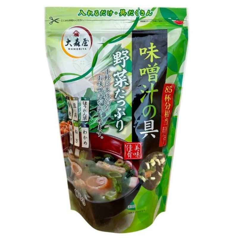 豆腐・わかめ・巻麩・油あげ・ねぎ・ほうれん草が入った具だくさんの味噌汁が簡単に出来ます。 忙しい時やちょっと味噌汁が食べたい時にピッタリ175g入りの大容量で約85杯分の味噌汁が出来ます。 本品は水戻しの必要はありません。