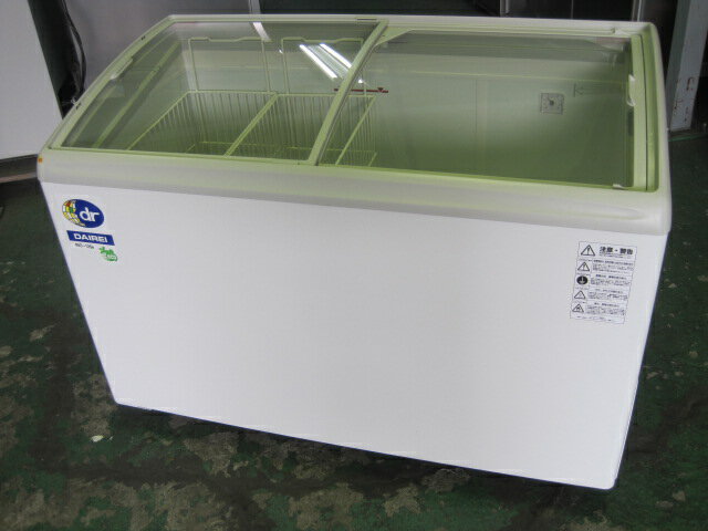 　◆◇商品詳細◇◆ 年　式：2021年製 【外形寸法】 　W1250xD650xH880mm 【内容量】 　258L 【庫内温度】 　-12〜-25℃ 【消費電力】 　単相100V　50/60Hz 　195/217W 【重量】 　70kg ...