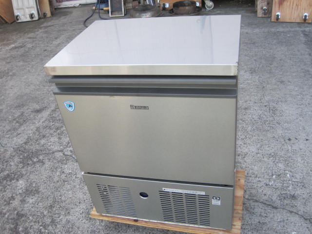 　◆◇商品詳細◇◆ 年　式：2024年製 【外形寸法】 　W630xD450xH800mm 【製氷能力】 　43/48kg/日(室温20℃水温15℃) 　36/40kg/日(室温30℃水温25℃) 【貯氷量】 　自然落下時：約15.5kg ...