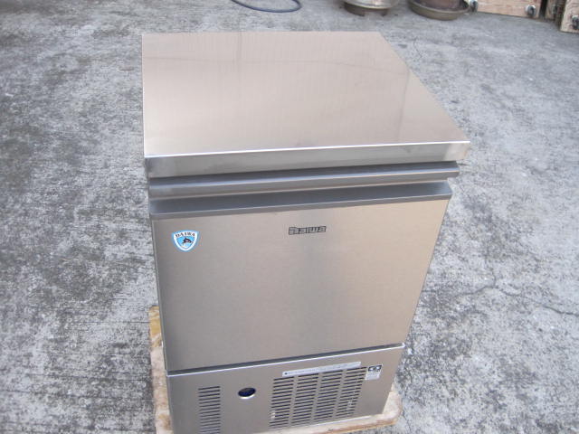 　◆◇商品詳細◇◆ 年　式：2021年製 【外形寸法】 　W500xD450xH800mm 【製氷能力】 　約39/42kg/日(室温20℃水温15℃) 　約34/37kg/日(室温30℃水温25℃) 【貯氷量】 　自然落下時：12kg 　...