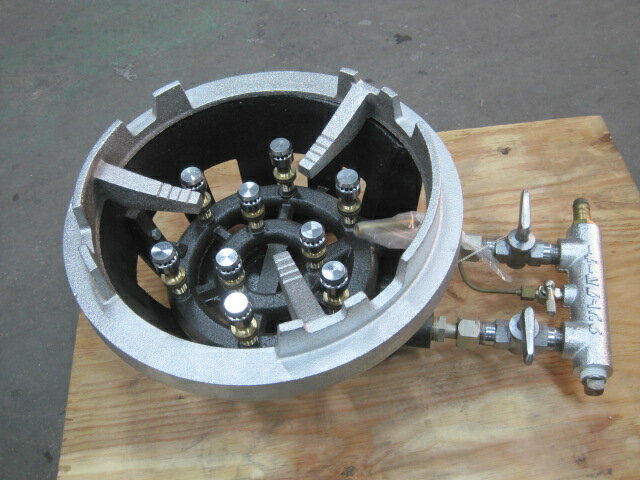 　◆◇商品詳細◇◆ 年　式： 【外形寸法】 　W330xD465xH170mm 【使用最大鍋寸法】 　φ360mm 【ガス消費量】 　都市ガス：10.5kW(9,000kcal/h) 【ガス接続口】 　φ13mm サイズ：W330xD465...