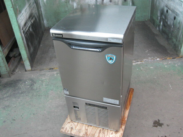 　◆◇商品詳細◇◆ 年　式：2019年製 【外形寸法】 　W395xD450xH770mm 【製氷能力】 　約28/30kg/日(室温25℃水温15℃) 　約24/27kg/日(室温30℃水温25℃) 【貯氷量】 　自然落下時：約8kg 　...