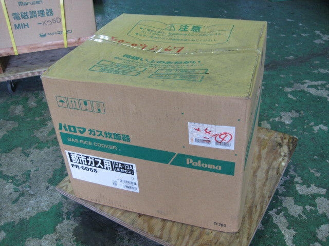 　◆◇商品詳細◇◆ 年　式： 【外形寸法】 　W513xD410xH414mm 【炊飯能力】 　2.0〜6.0L(1.1〜3.3升) 【ガス消費量】 　都市ガス：7.44kW(6,400kcal/h) 【ガス接続口】 　φ9.5mmゴム管 ...