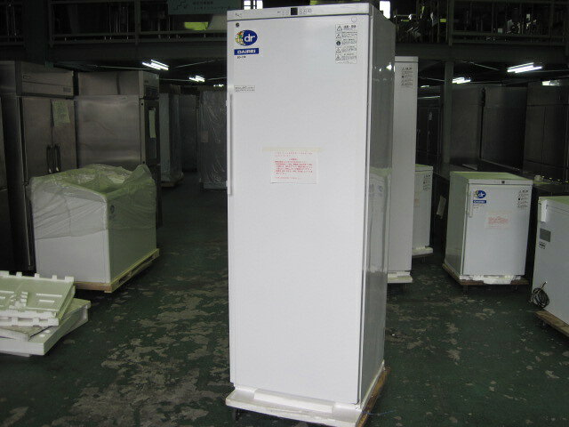 　◆◇商品詳細◇◆ 年　式： 【外形寸法】 　W657xD710xH1840mm 【内容量】 　284L 【庫内温度】 　-15〜-30℃ 【消費電力】 　単相100V　50/60Hz 　150/154W 【重量】 　約91kg サイズ：W...