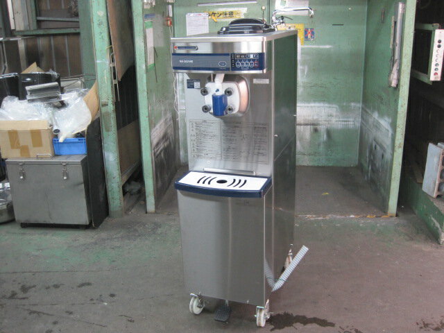 　◆◇商品詳細◇◆ 年　式：2023年製 【外形寸法】 　W427xD796xH1397(+122)mm 【製造能力】 　310個/h(100cc盛り) 【シリンダー容量】 　2.5L 【ミックスタンク容量】 　10.5L(有効9.0L) ...