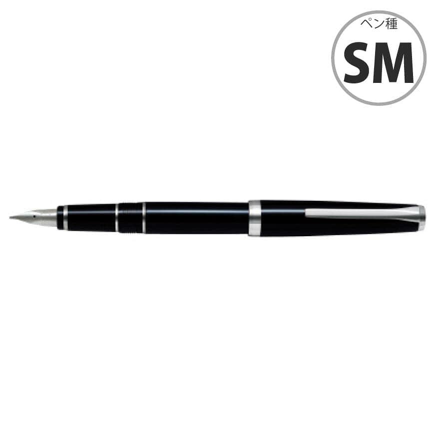商品説明 メーカー/商品名 パイロット　エラボー万年筆 サイズ 最大径　φ14mm 全長　139mm 重量　33.0g 備考 ペン先　14K 軸　黄銅 塗装 インクの補充方法　コンバーター式（両用式） 付属品　箱、カートリッジインク（黒）1...