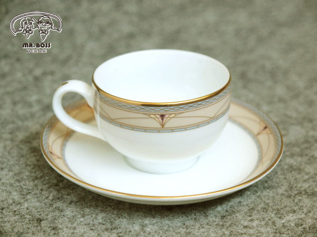 　　 ラッピングについてはこちら！！ 【サイズ】 カップ：Φ約8×H約5.5　満水容量：200ml　重さ：150g ソーサー：Φ約16×H約2　重さ：200g 電子レンジ、オーブンNG 日本製 なだらかなカーブとグラデーションが美しいビジョ...