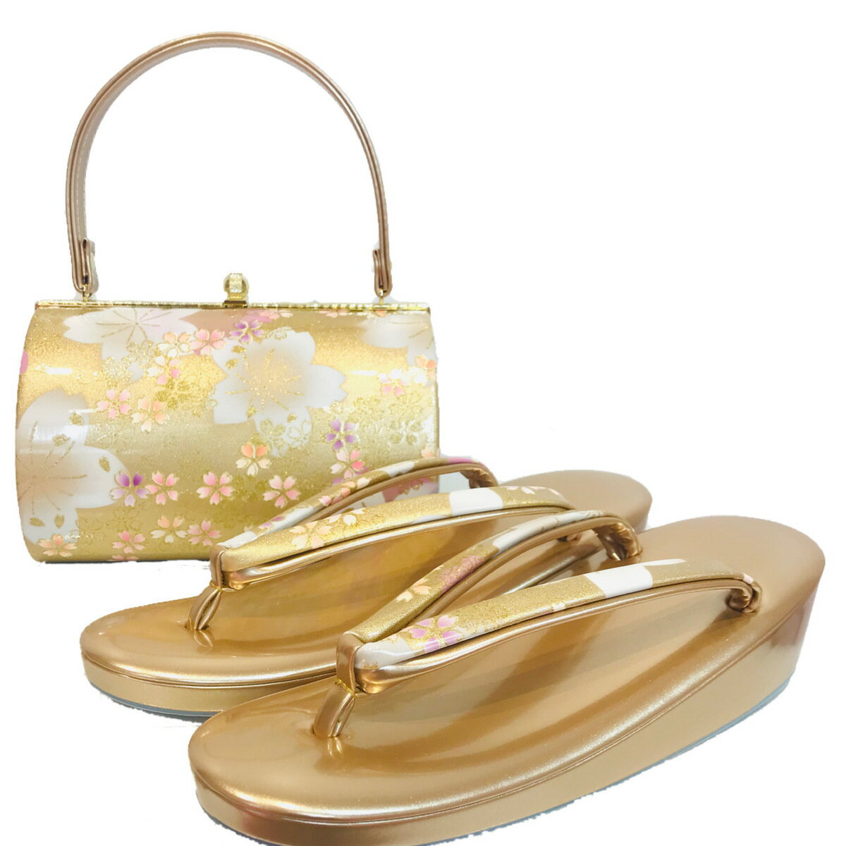 商品情報 カラー 金色サイズ 【バック】横　約18.5cm　縦　約25cm(持ち手含む)　約11cm(本体)マチ　約12.5cm【草履】長さ　約24cm　幅　約7.5cm　ヒール　約5cm(約23cm〜約25cmの方に対応)備考 モニター発...