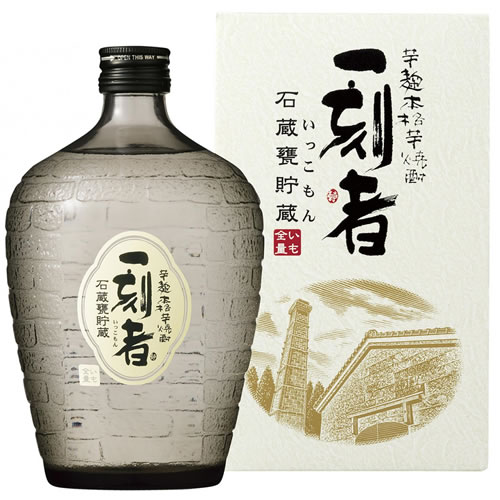 温度変化が少なく熟成に適した石蔵において甕でじっくり寝かせることで味わいを洗練させた特別な「一刻者」です。 芋麹仕込による華やかな香りと贅沢な芋の甘み、甕貯蔵ならではのなめらかで上品な味わいが特長です。 ■原材料：いも、芋麹