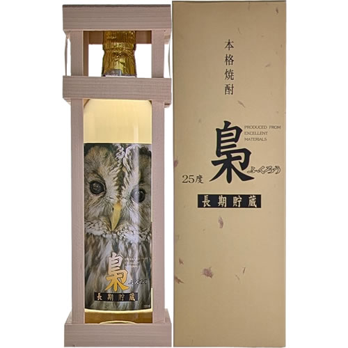 焙煎麦焼酎を樫樽にてじっくりと貯蔵・熟成させ、樽の持つ香りと、焙煎香が見事に調和してほのかな甘味を持つ、まろやかな長期熟成焼酎。 木枠の中からのぞく梟が、あなたを守り知性を与え、運勢を招くかも！（3～5年熟成） ■原材料：麦（豪州産）、麦麹...