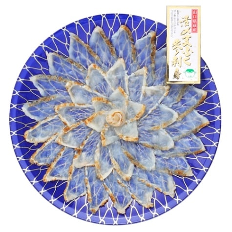 大きくなるまでに1年半ほどかかるふぐは、環境で味わいが変わります。ふく太郎の養殖ふぐは、ふぐ養殖の本場（熊本県や長崎県）で長年お付き合いがあり信頼できる養殖場に委託をしています。 毎日アジやサバ、オキアミなどを与え、自然に近い状態で育てます...