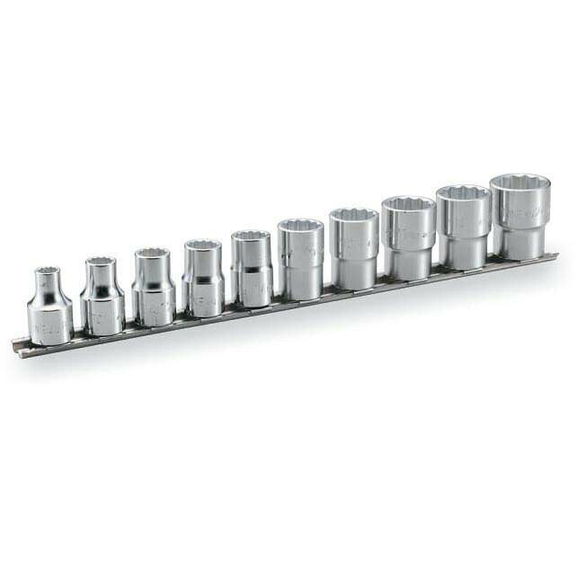 TONE(トネ)の一覧はこちら●差込角12.7mm(1/2inch)●12角●ミリ●Multiple●ボルト・ナットの締付け・緩め作業用。●ソケットの取り外しが容易なアルミタイプのソケットホルダで作業効率がアップします。ねじ穴付きで壁掛けや...
