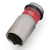TONE(トネ)の一覧はこちら●差込角12.7mm(1/2inch)●二面幅21mm●6角●二面幅21mm●構造用鋼●足回り用。自動車用ホイールナットの締付け・緩め作業専用。●自動車用ホイールナットの着脱に適した薄形形状のソケットです。ゴム...