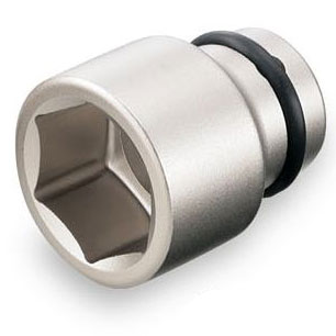 TONE(トネ)の一覧はこちら●差込角12.7mm(1/2inch)●二面幅27mm●6角●二面幅27mm●ミリ●構造用鋼●ボルト・ナットの締付け・緩め作業用。●外観品質と防錆力の向上を図った無電解めっき仕様のインパクト用ソケットです。Oリ...