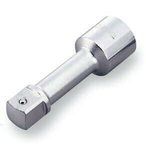 TONE(トネ)の一覧はこちら●差込角25.4mm(1inch)●出力角25.4mm(1inch)●差込角●構造用鋼●ラチェットハンドルに装着しソケット長を延長。●深くて狭い箇所の作業など、ハンドルが操作しにくい時、ソケットを延長させるため...