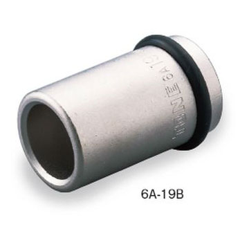 TONE(トネ)の一覧はこちら●差込角19.0mm(3/4inch)●二面幅17mm●4角●二面幅17mm●ミリ●構造用鋼●足回り用。バス・トラック用インナーナット着脱用。●バス・トラック用インナーナット着脱専用ソケットです。●Oリング、ピ...