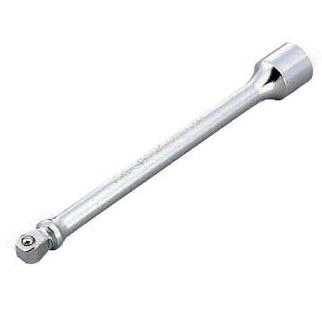TONE(トネ)の一覧はこちら●差込角9.5mm(3/8inch)●出力角9.5mm(3/8inch)●差込角●構造用鋼●ラチェットハンドルに装着しソケット長を延長。●首振りタイプのエクステンションバーは深くて狭い個所の作業など、ハンドルが...