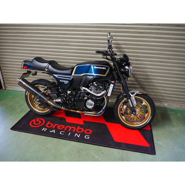 メーカー名：ブレンボメーカー品番：99.8637.83-2ガレージやサーキットでの車両展示などに便利なレーシングフロアマットです。吸水性素材を使用し、欧州規格の耐火燃焼試験（Cfl-S1）をクリアしています。販売備考：表面：ナイロン/裏面：...