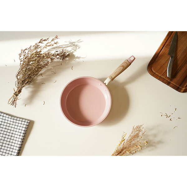 パール金属の一覧はこちら●ハルミックシリーズ●パステルモダンカラーでキッチンを明るくします●内面セラミック加工で耐久性にすぐれています。●PFOA PTFE PFAS Free●スピニング加工により側面が薄く軽量●底の角が立っているため深く...