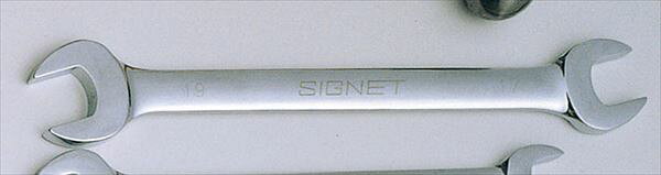 SIGNET(シグネット)の一覧はこちらミラー仕上げが美しいスタンダードスパナ●サイズ(mm)：11×13●全長(L；mm)：175●スパナ部幅(B1/B2；mm)：23.3/28.6●スパナ部厚み(A1/A2；mm)：6.8/7.0●ミラ...
