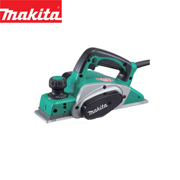 makita(マキタ)の一覧はこちら□研磨不要、取付簡単な替刃式！　刃の交換は締付けボルトを緩めて差し替えるだけ！面倒な刃高調整をする必要がありません。また、替刃は両面使えて経済的です。□V溝入りフロントベース　フロントベース(前定盤)の中...