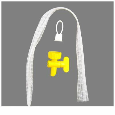 ●屋外作業のちょっと手洗いに。●不要になったPETボトルの有効利用に　 役立ちます。●レジャー、ガーデニング、キャンプ活動等に　 簡単に吊下げできる収納ネット付です。●1個入り●ネットサイズ：約全長55cm●サイズ：幅5.5cm×奥行3.3...
