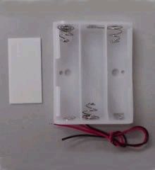 単3×3電池ボックスAP-133●リード線付きで配線の手間を省略しました。●両面テープ付きで固定が簡単です。4952682101246