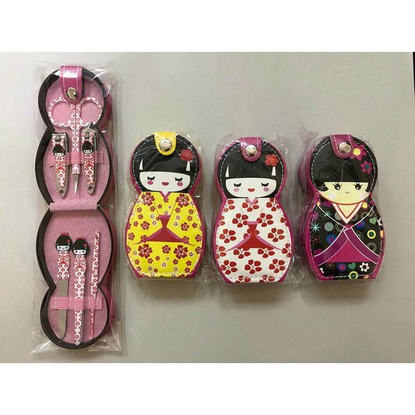 【商品説明】●可愛いこけしのケースにお手入れ道具が満載●爪やすり・毛抜き・爪切り・爪甘皮用・眉用ハサミ・耳かき の6点セット※こけしのケースは「白・黄・黒」の3種類ございますが、販売は1個単位となります。※色や柄はお選びいただけません。いず...